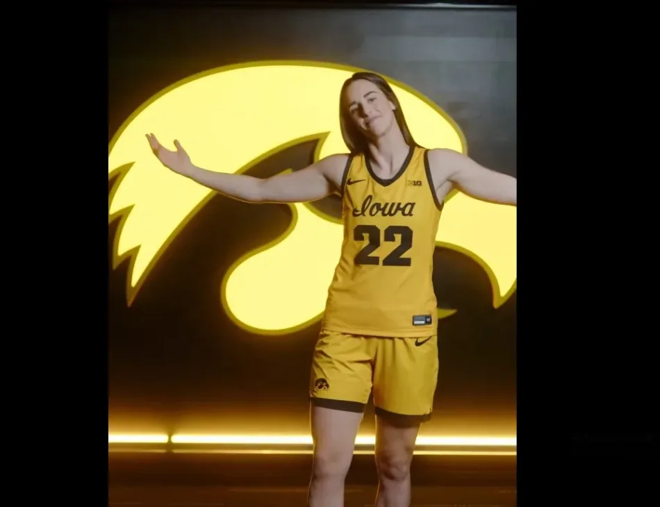 Caitlin Clark Sinks 3-Pointer From Logo To Beat The Buzzer - Big USA Sports